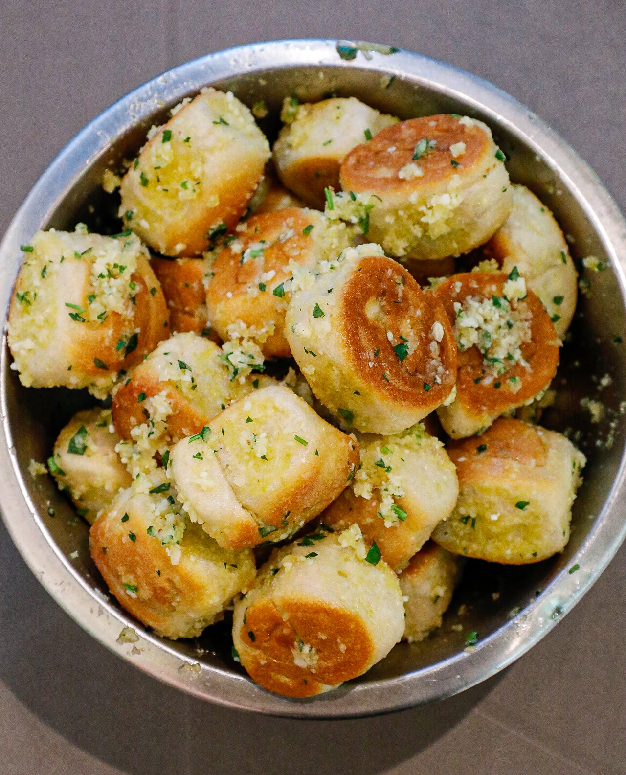 Garlic Knots | Xenos Pizza